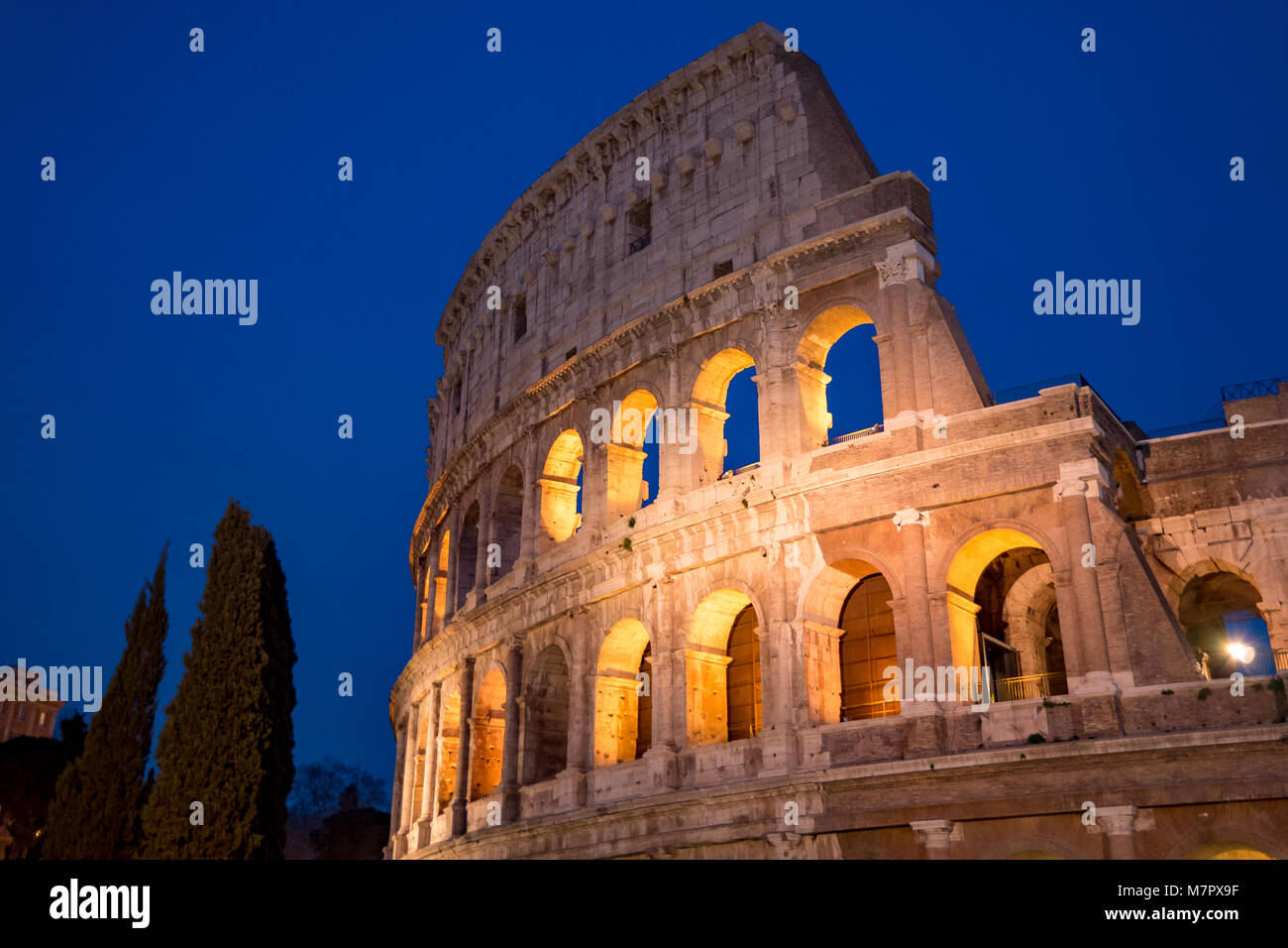 Il colosseo quadrato a roma immagini e fotografie stock ad alta ...