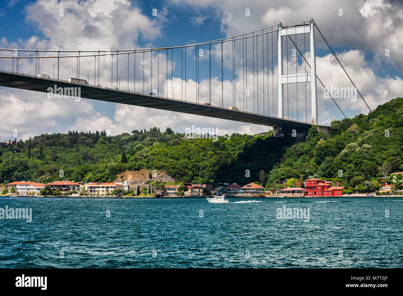 Turchia, Istanbul, Fatih Sultan Mehmet su lo stretto del Bosforo Foto ...