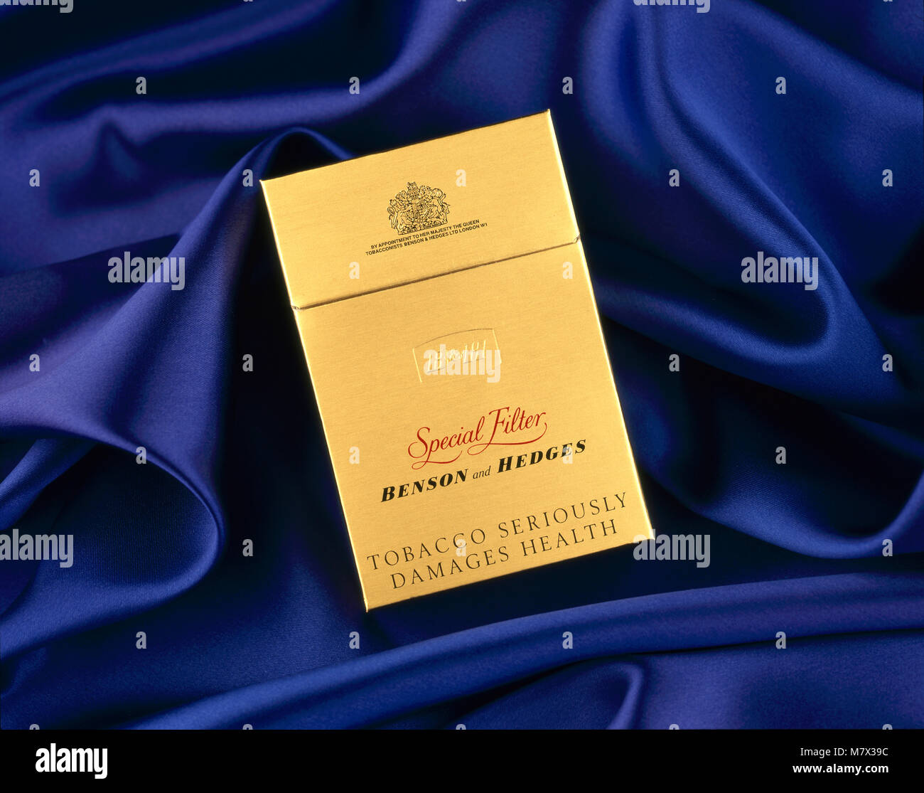 Benson and hedges cigarette immagini e fotografie stock ad alta ...