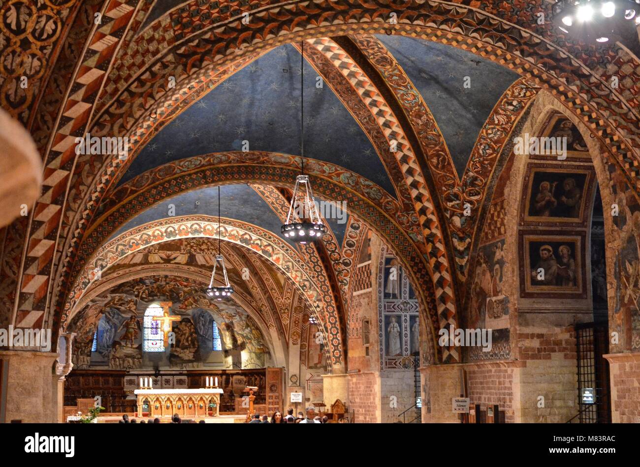 Assisi Italia 12 Agosto 2016 Interno Della Famosa Basilica Di San Francesco Dassisi Basilica