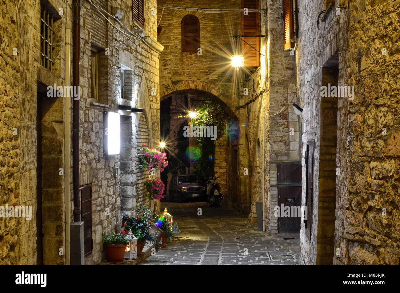 Tortuosa strada assisi immagini e fotografie stock ad alta risoluzione ...