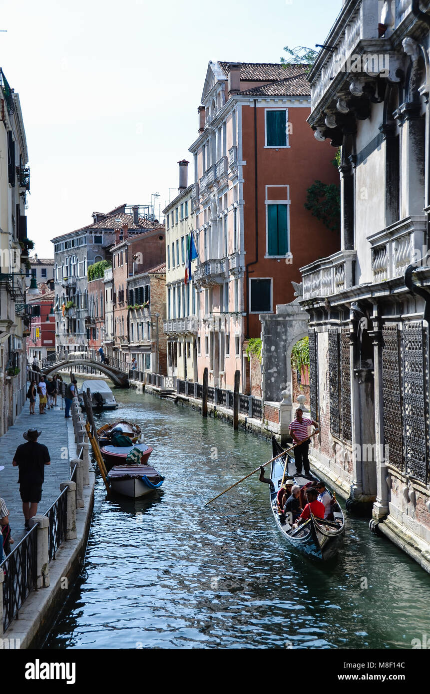 Scena del canale di sole immagini e fotografie stock ad alta risoluzione - Alamy