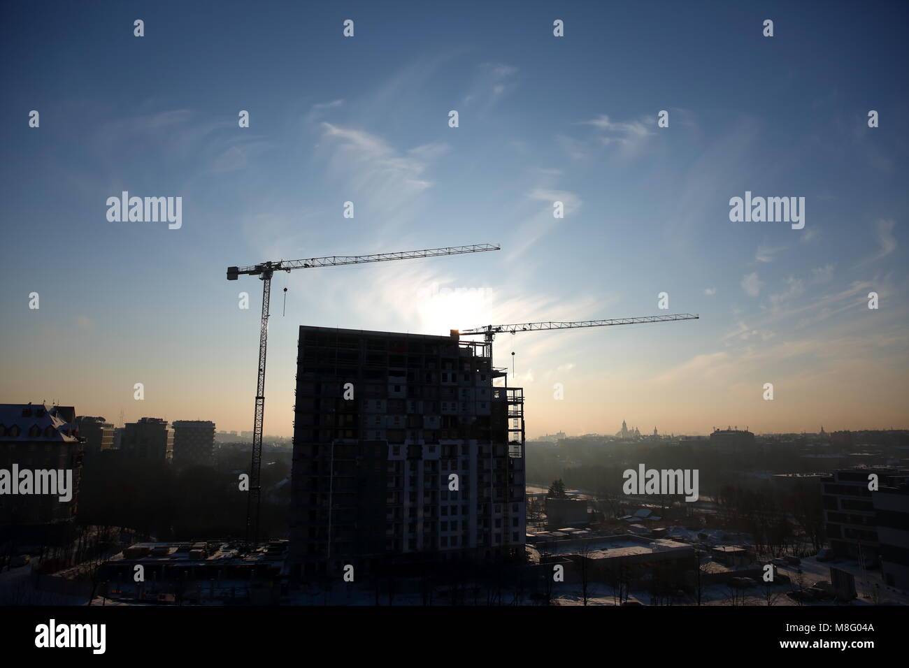 La gru da cantiere è uno strumento di base quando la costruzione di ...