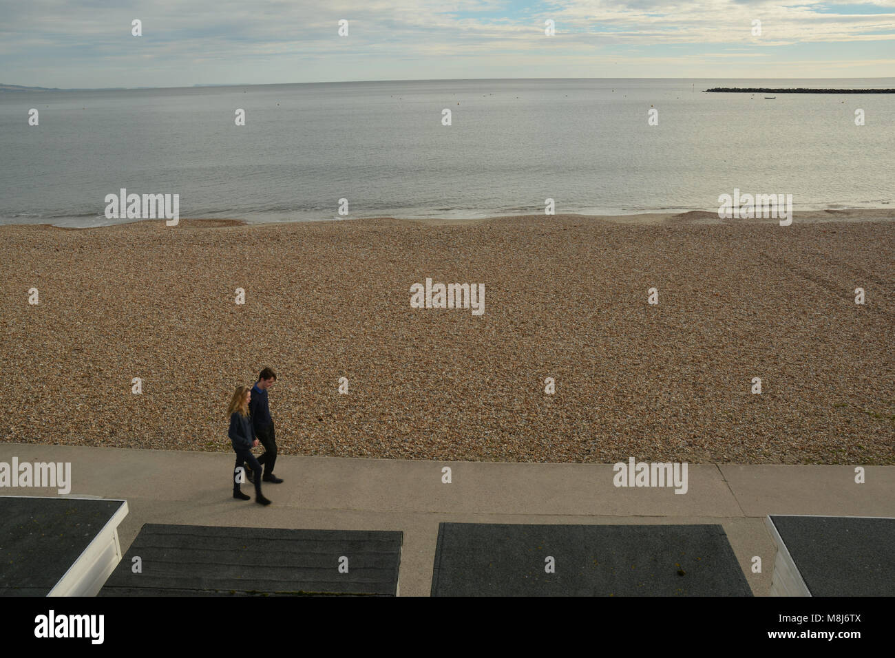 Passeggiando in riva al mare immagini e fotografie stock ad alta ...