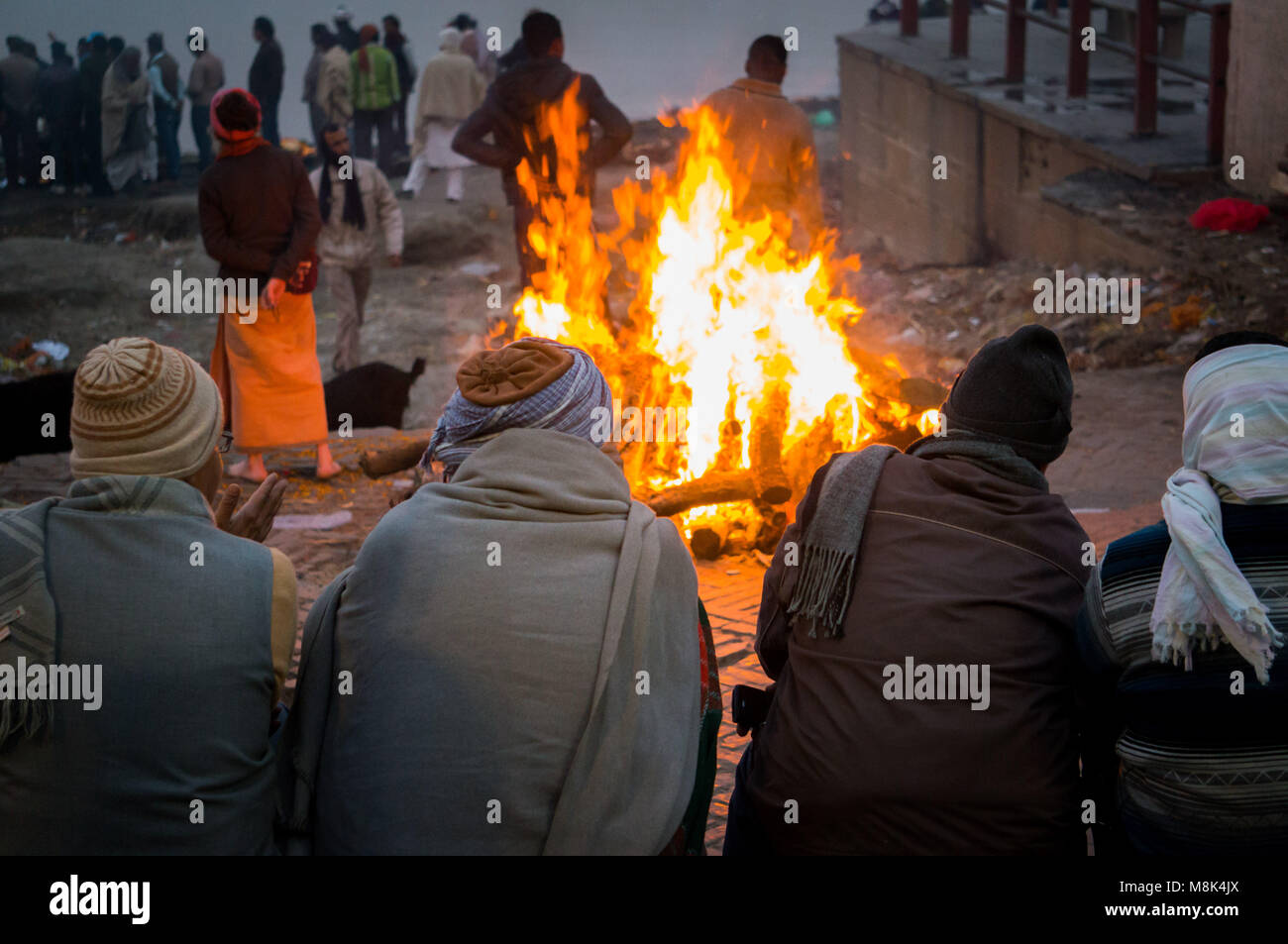 Cerimonia funebre del fuoco indiano immagini e fotografie stock ad alta ...