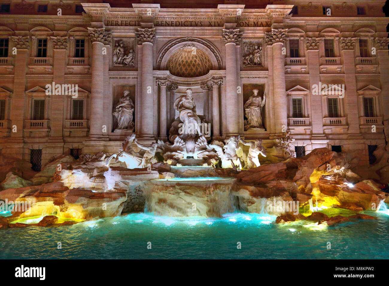 La Famosa Fontana Di Trevi Immagini e Fotos Stock - Alamy