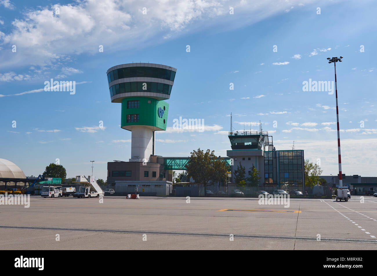 Aeroporto di milano bergamo orio al serio immagini e fotografie stock ...