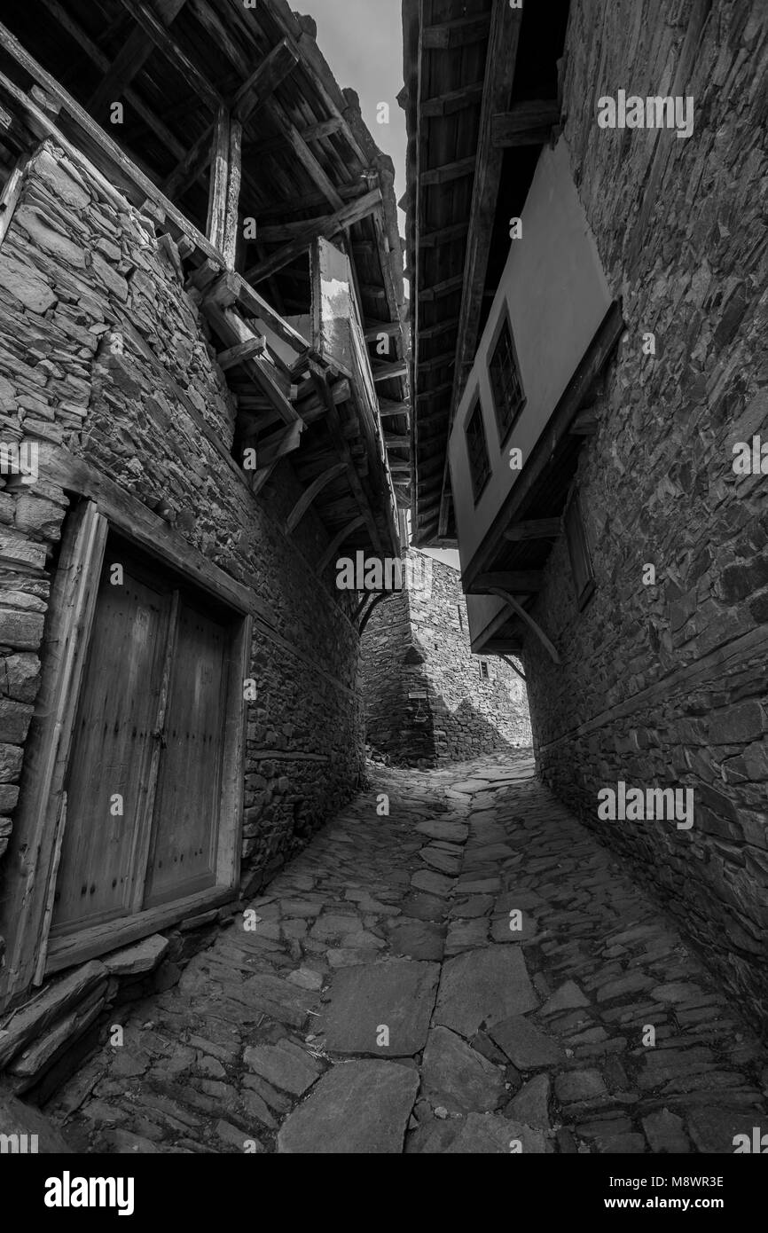 Casa di porta medievale Foto e Immagini Stock in Bianco e Nero - Alamy