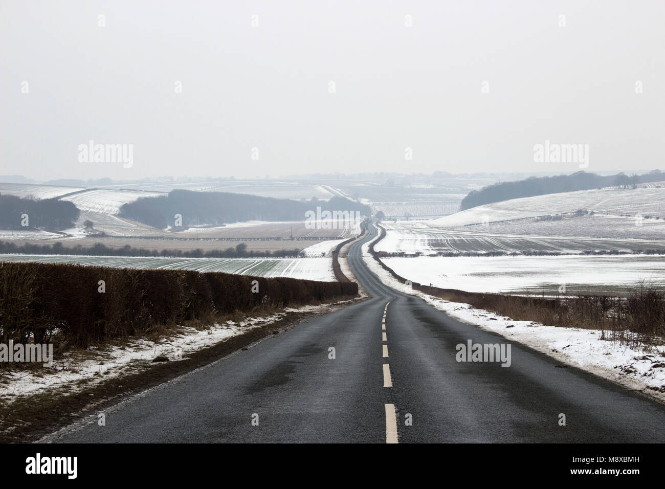 Guida su strade di campagna immagini e fotografie stock ad alta ...