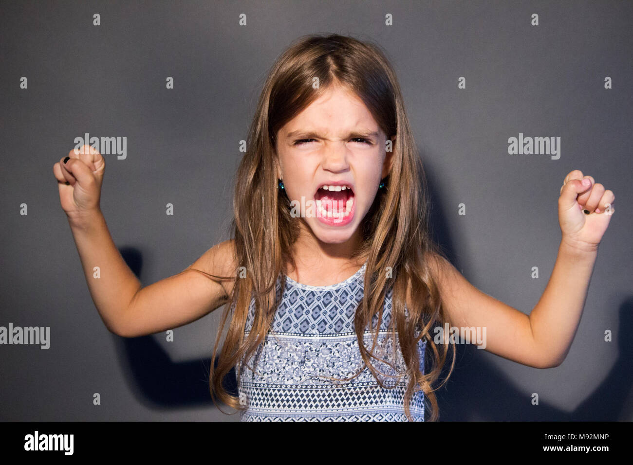 Ragazza di rabbia immagini e fotografie stock ad alta risoluzione - Alamy