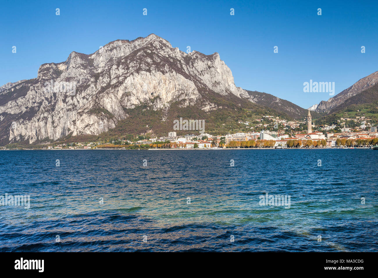 Lombardia, Italia, Lecco città sul lago di Como Foto stock - Alamy