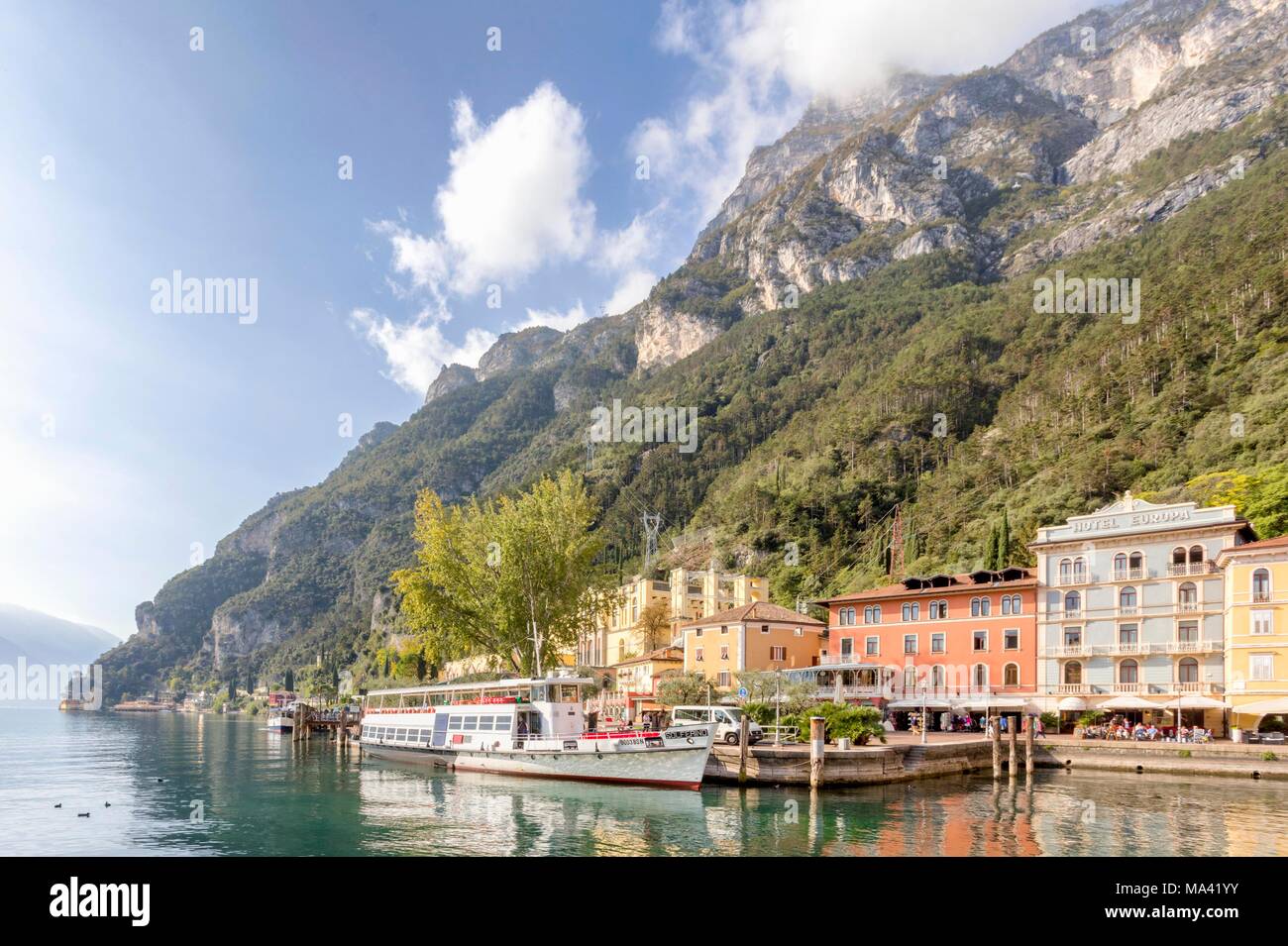 Traghetti per lago di garda immagini e fotografie stock ad alta ...