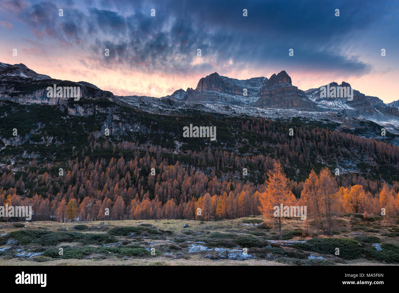 Tramonto della valle delle rocce immagini e fotografie stock ad alta ...