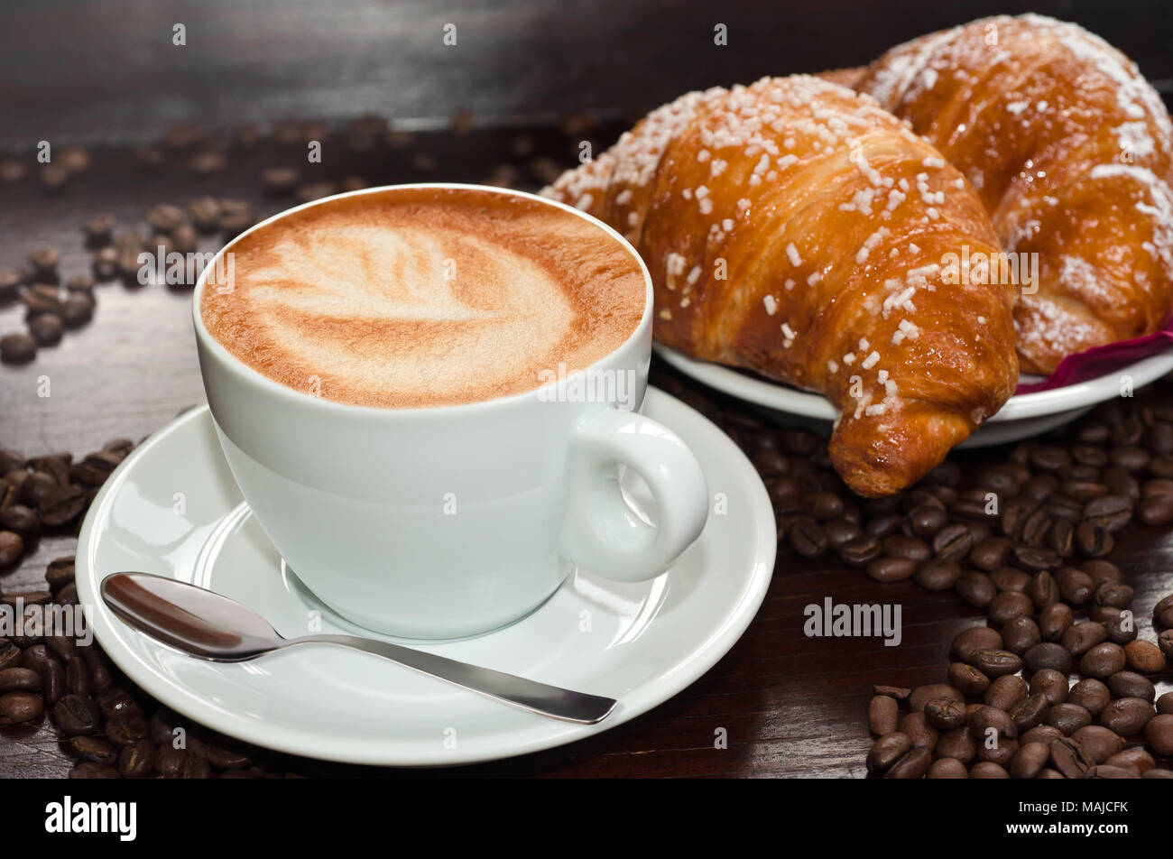 Cappuccino coffee brioches immagini e fotografie stock ad alta ...