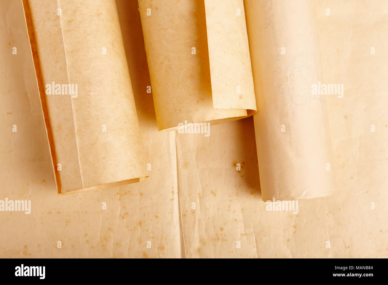 Carta pergamena beige immagini e fotografie stock ad alta risoluzione ...