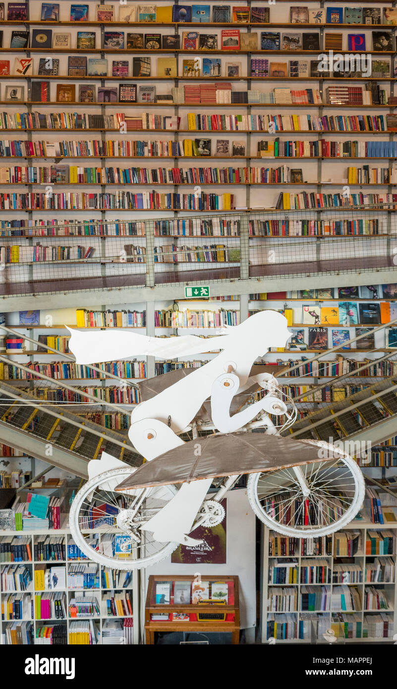 Ler devagar bookshop immagini e fotografie stock ad alta risoluzione ...