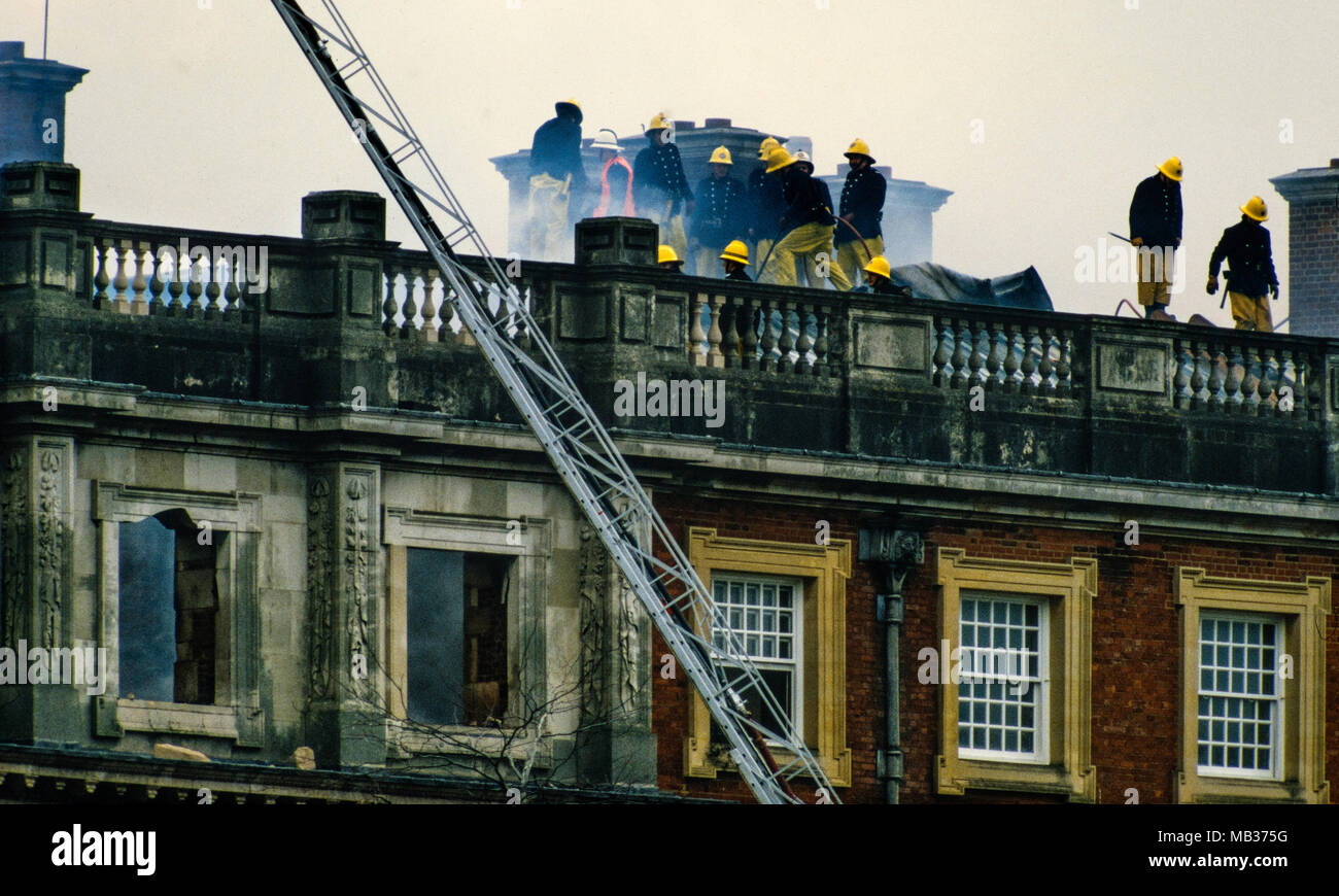 Hampton court fire 1986 immagini e fotografie stock ad alta risoluzione ...
