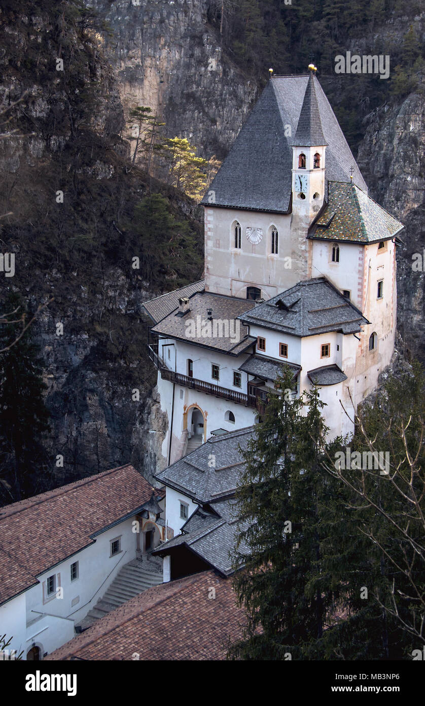San romedio sanctuary immagini e fotografie stock ad alta risoluzione ...