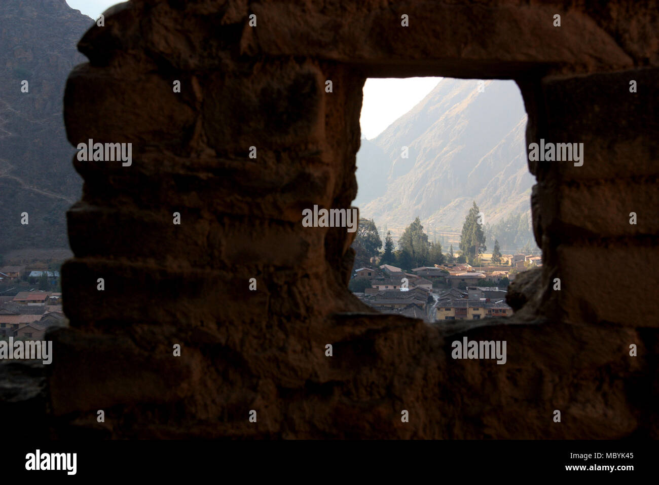 Inca archeology stone window immagini e fotografie stock ad alta ...