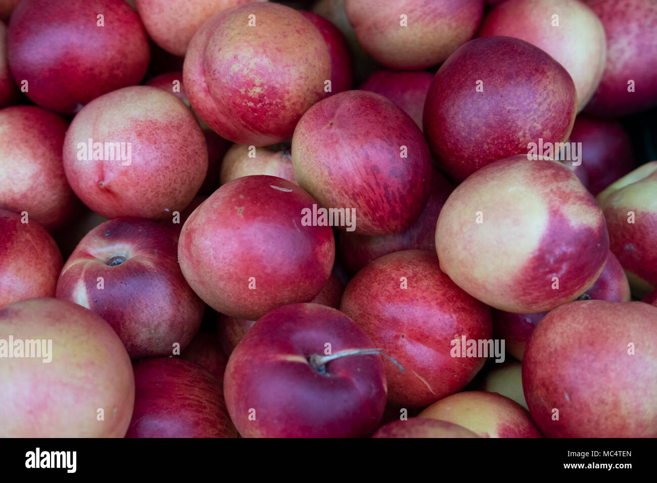 Frutta succosa commestibile anche chiamata pesca immagini e fotografie ...