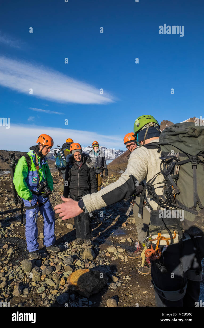 Grotta di ghiaccio Tour di grotte e crepacci in Svinafellsjökull, un ...