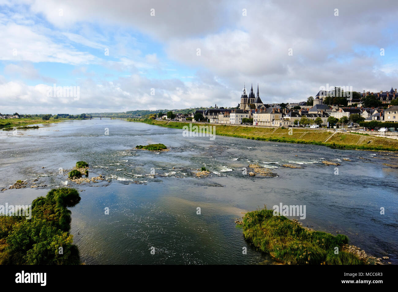 Blois, una collina città sul fiume Loira, è la capitale del Loir-et ...