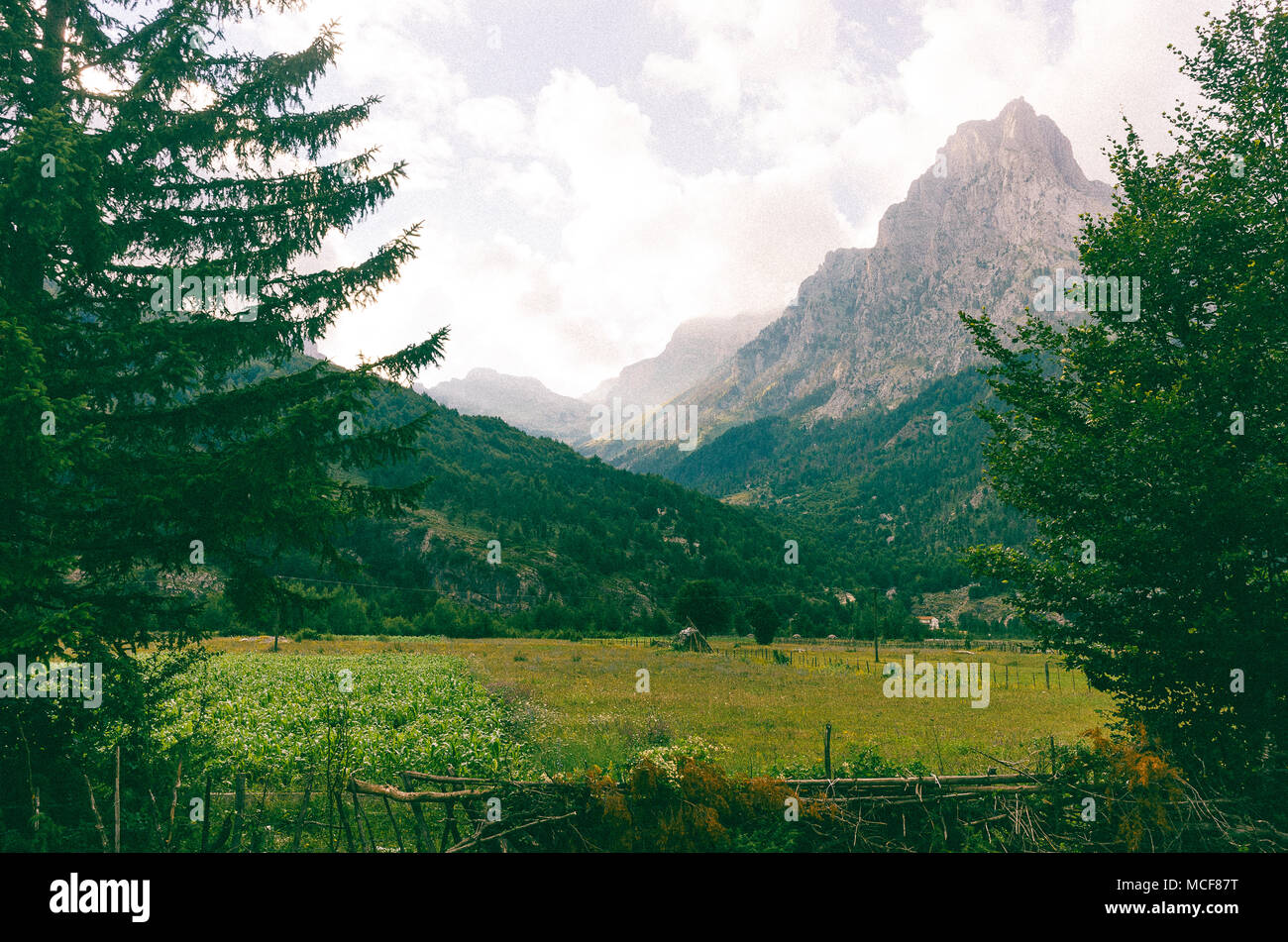 Accursed mountains albania immagini e fotografie stock ad alta ...