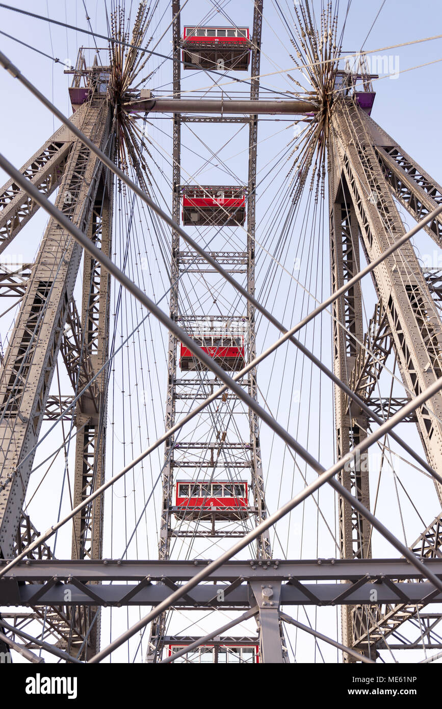 Sagoma della ruota panoramica carosello immagini e fotografie stock ad ...