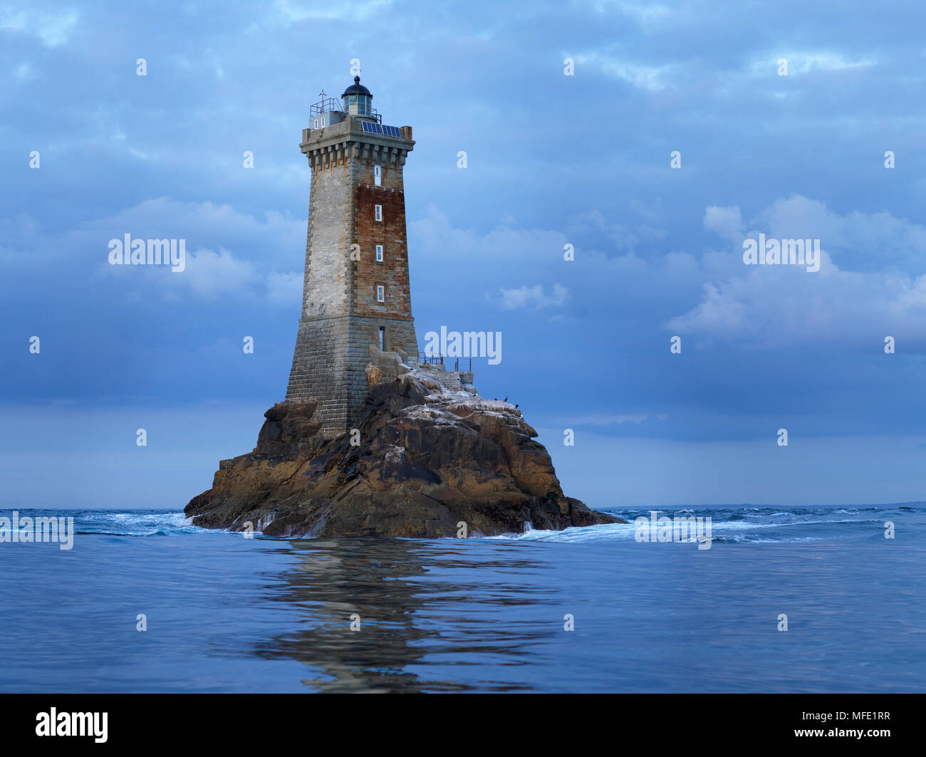 Phare de la Vieille, vecchio faro e stretto Raz de Sein, Pointe du Raz ...