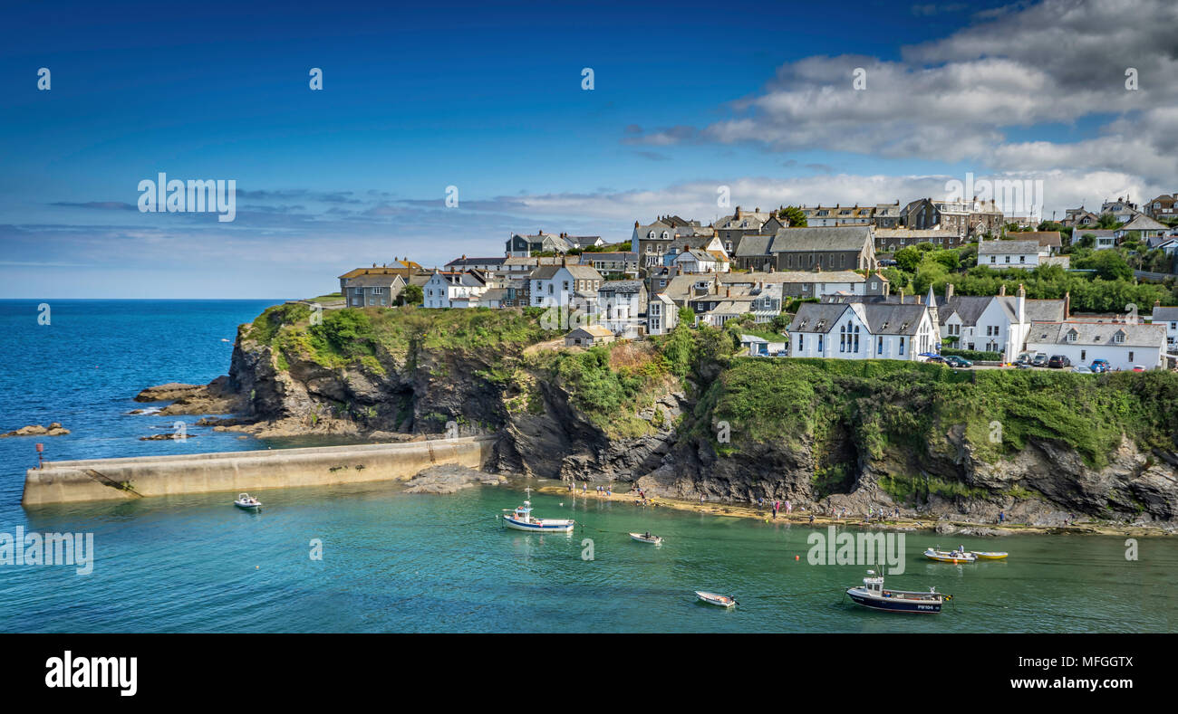 Le riprese di doc martin a port isaac immagini e fotografie stock ad ...
