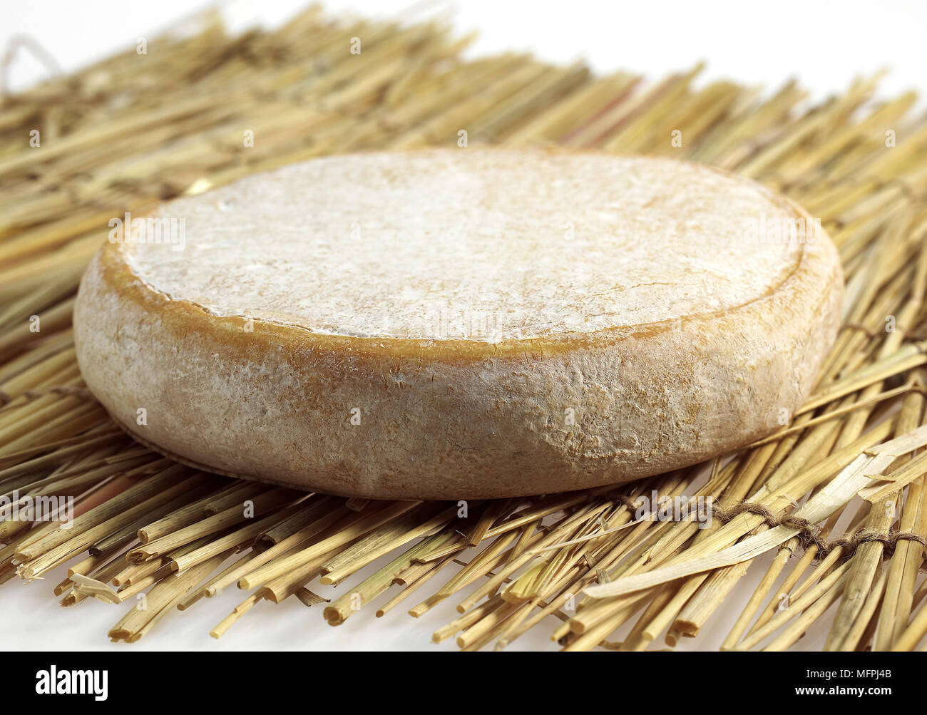 Reblochon, formaggio francese da Savoie prodotta da latte di vacca Foto ...
