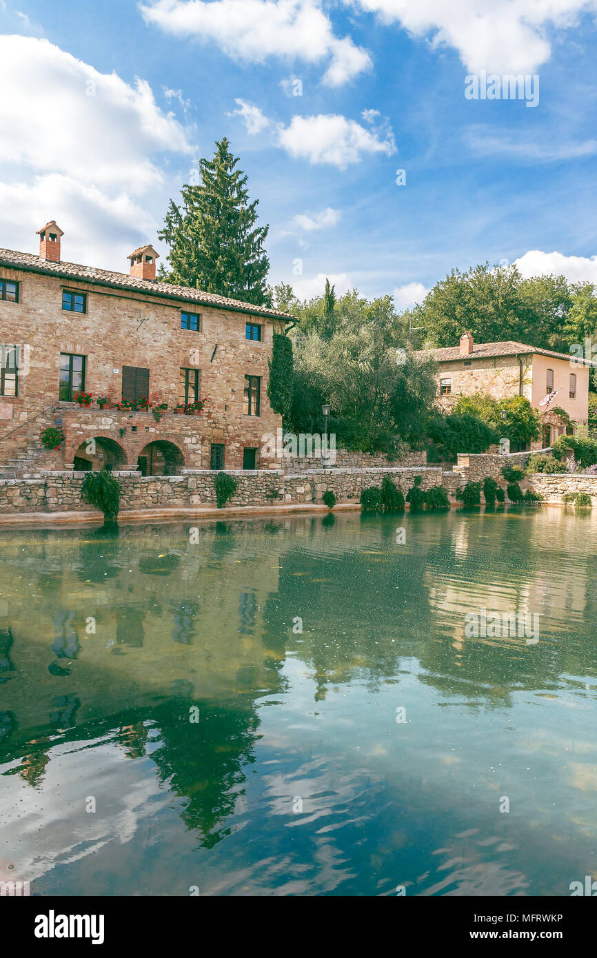 Vecchi bagni termali nel borgo medievale di Bagno Vignoni, Toscana ...