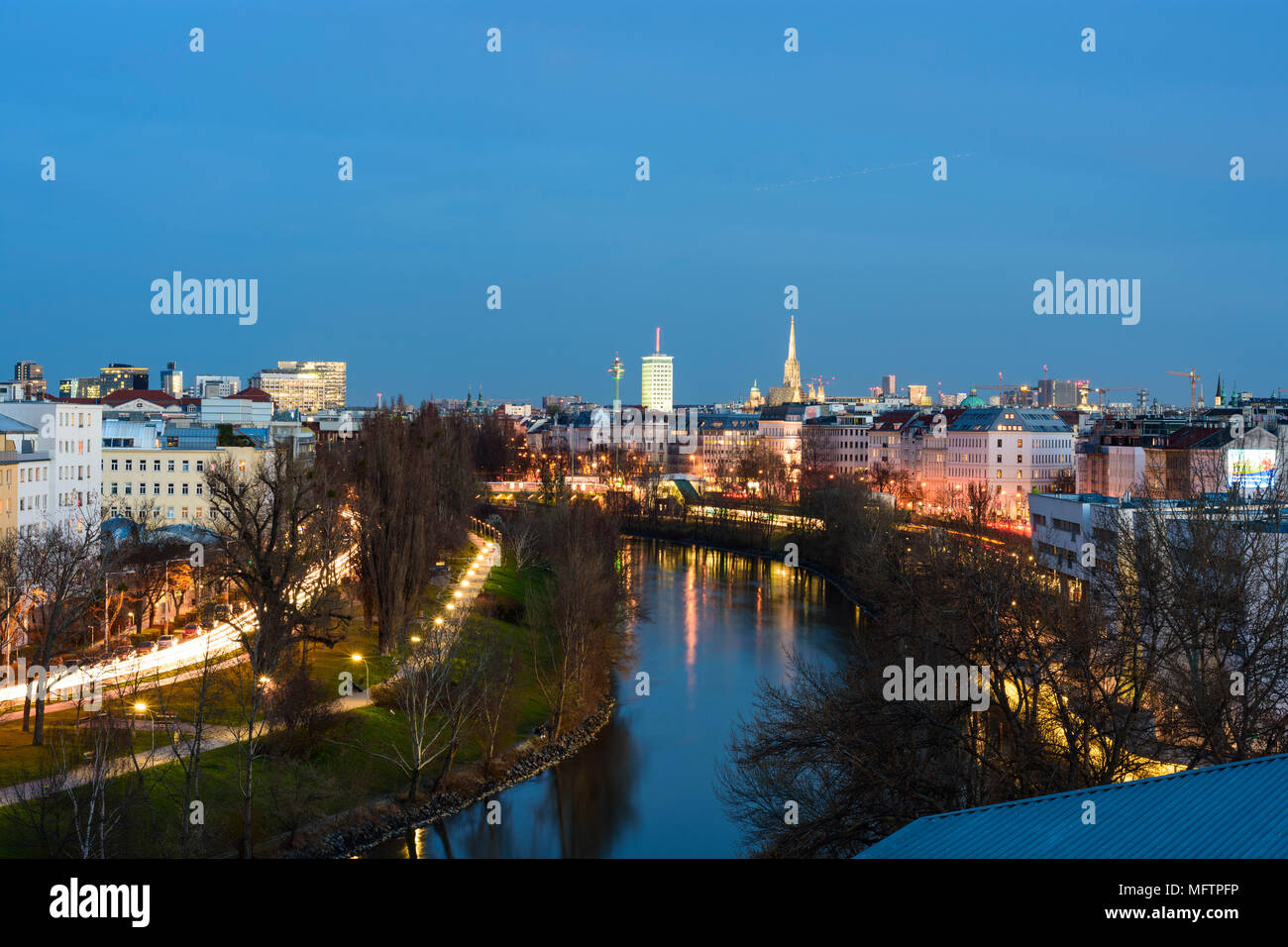 Wien, Vienna: fiume Donaukanal (Canale del Danubio), la vista della ...