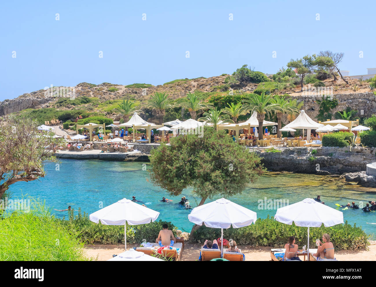 Spiaggia entro le terme di Kallithea (Terme Kalithea). L' isola di Rodi ...
