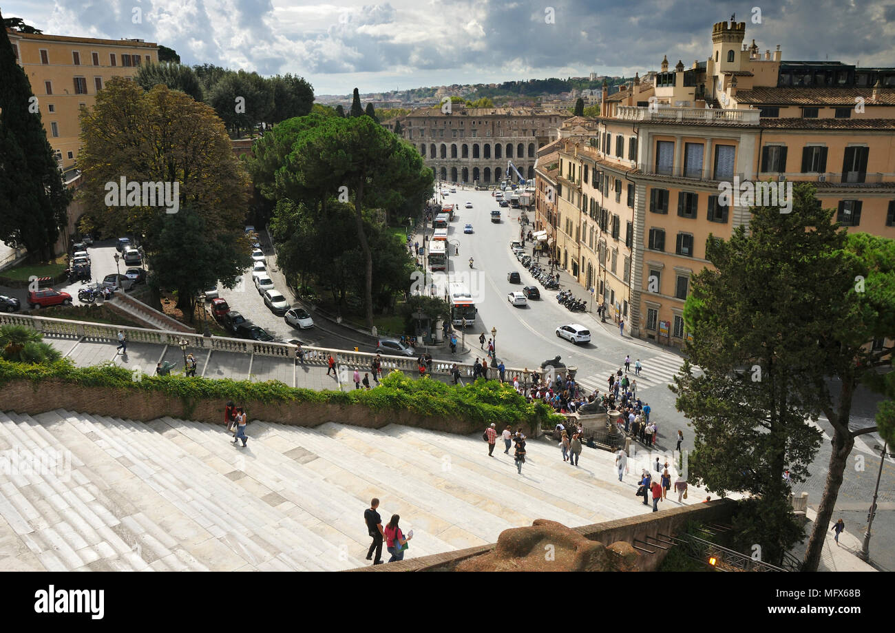 Teatro di Marcello Via del Teatro di Marcello e le scale per il ...