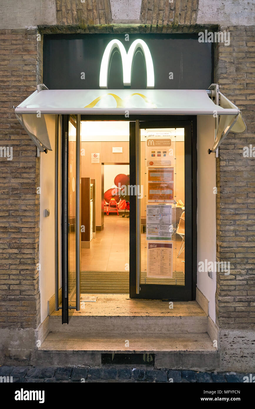 Rome mcdonalds immagini e fotografie stock ad alta risoluzione - Alamy