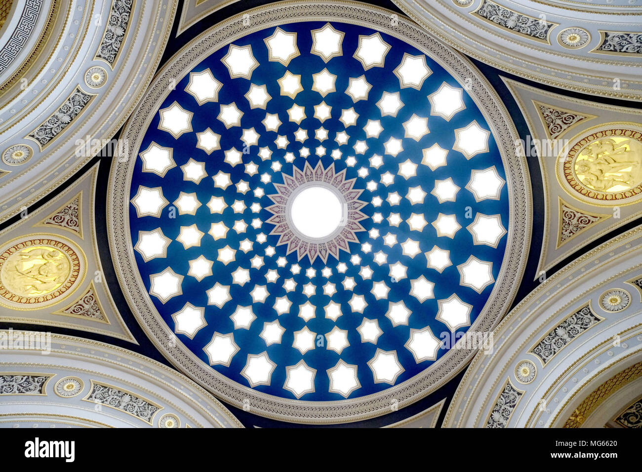 Soffitto a cupola immagini e fotografie stock ad alta risoluzione - Alamy