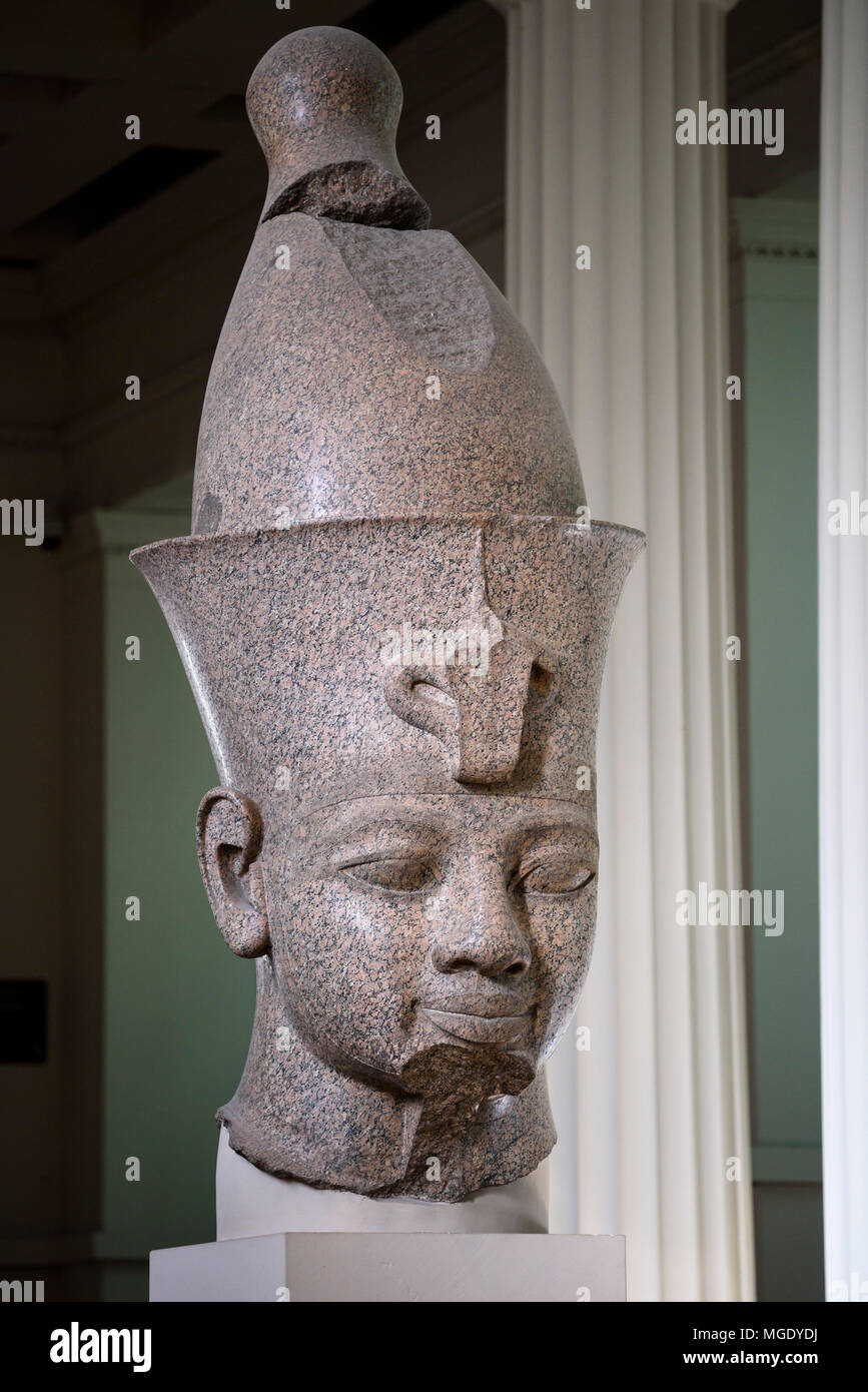 Londra. In Inghilterra. British Museum. Rosso colossale statua in ...
