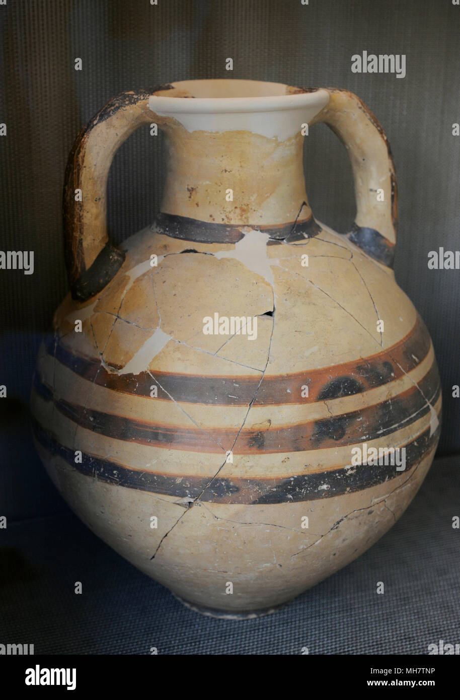 Museo miceneo di ceramica immagini e fotografie stock ad alta ...