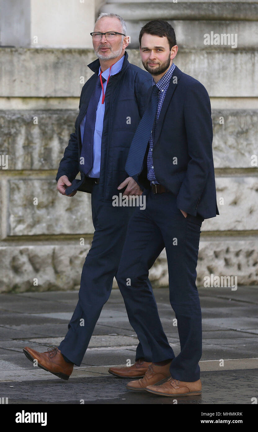 Padre colin mcarthur arriva la giustizia delle corti reali immagini e ...