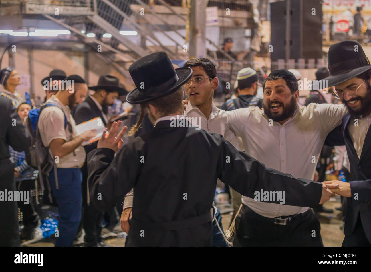 MERON, Israele - 03 Maggio 2018: ebrea ortodossa frequentare uomini e ...