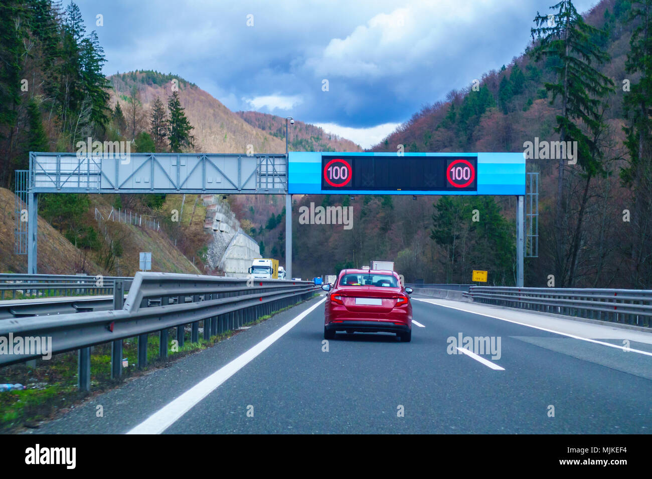 Segnaletica stradale autostradale immagini e fotografie stock ad alta ...