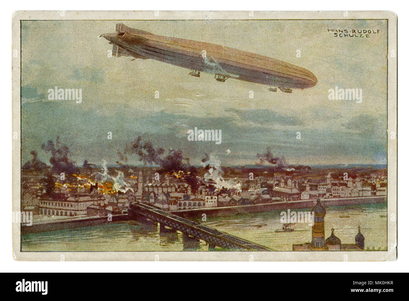 Vecchia cartolina tedesca: un enorme dirigibile Zeppelin sorvola la ...