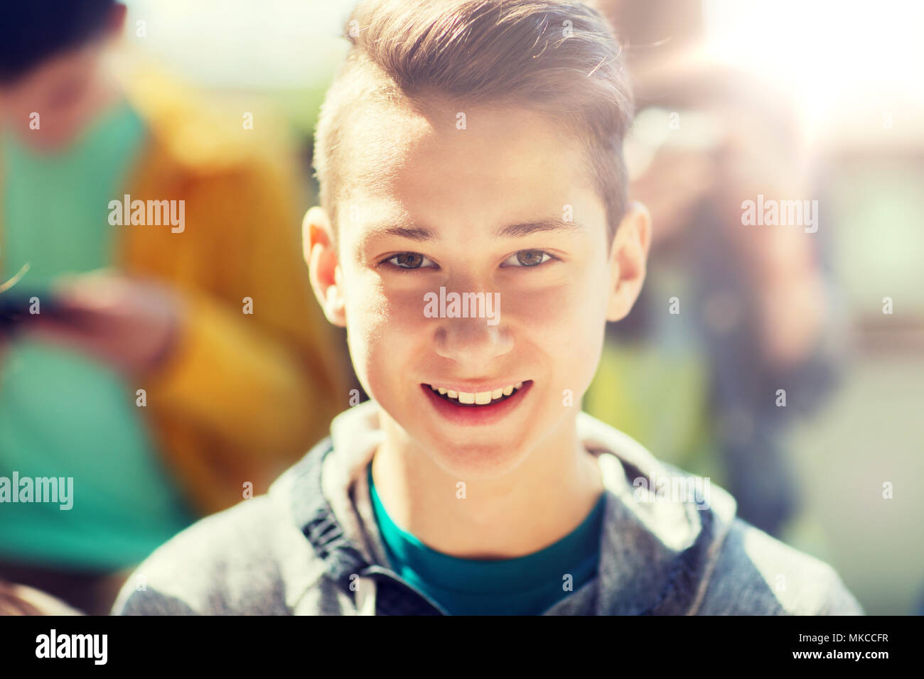 Ragazzo felice sorridente immagini e fotografie stock ad alta ...