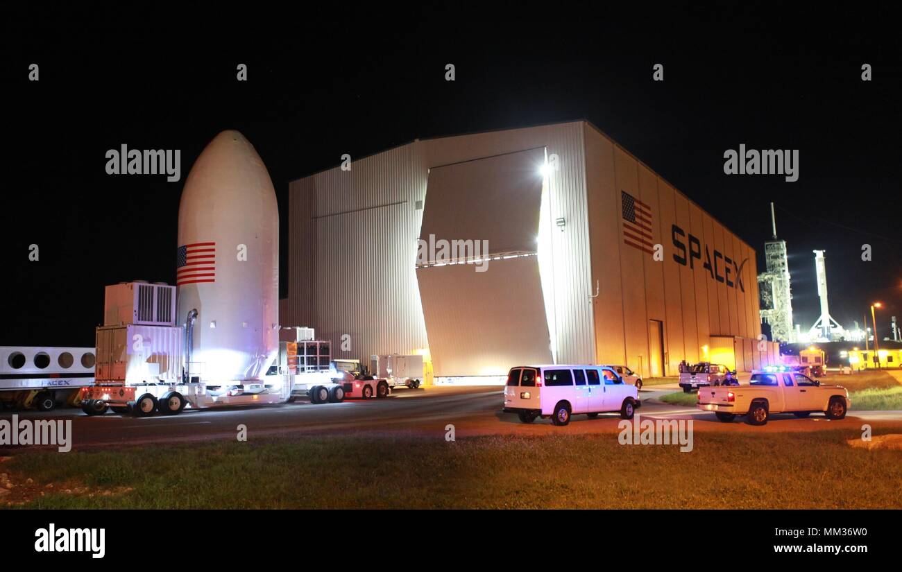 L'X-37B orbitale del veicolo di prova (OTV-5) viene messo in scena in ...