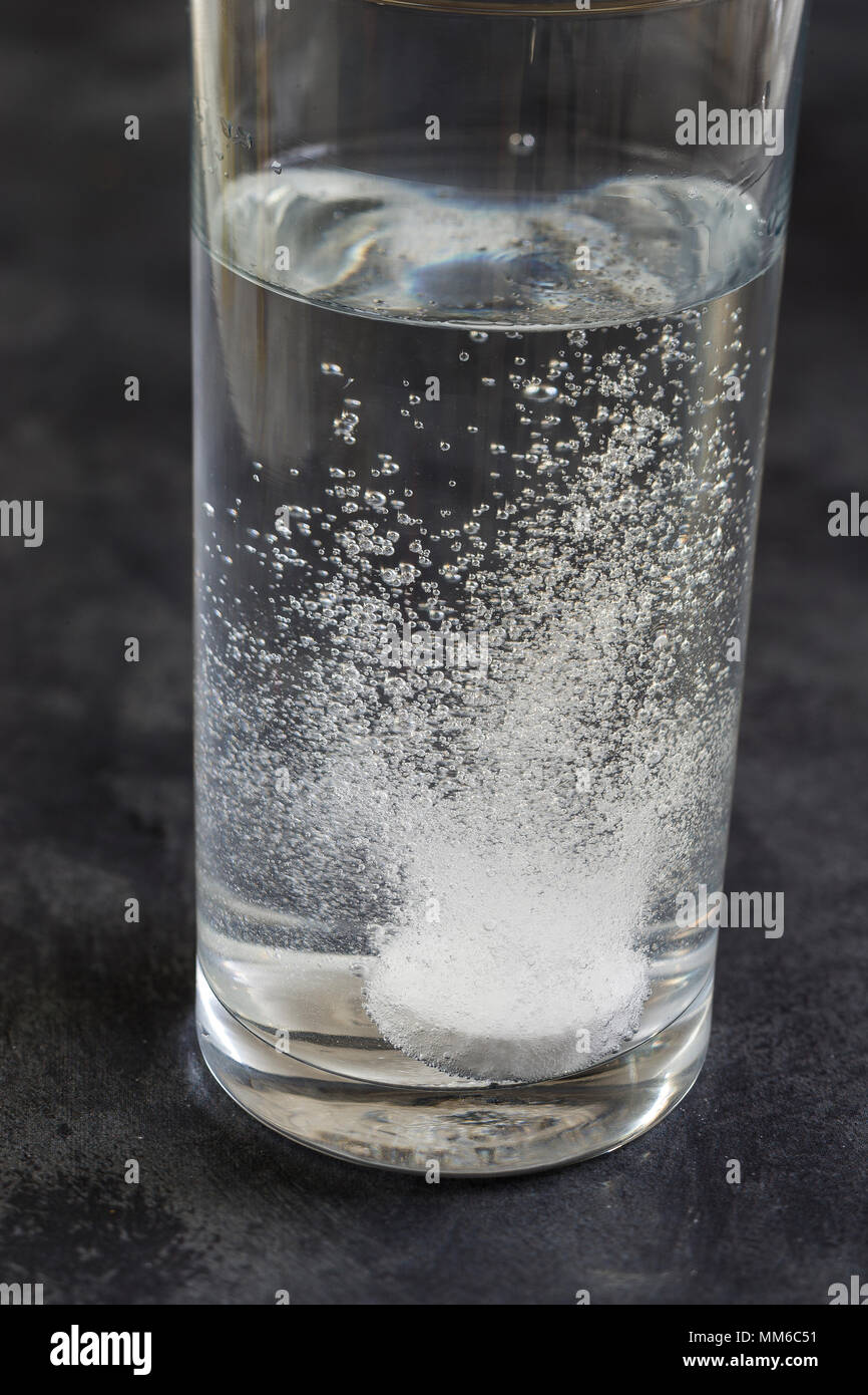 Compressa effervescente immagini e fotografie stock ad alta risoluzione ...