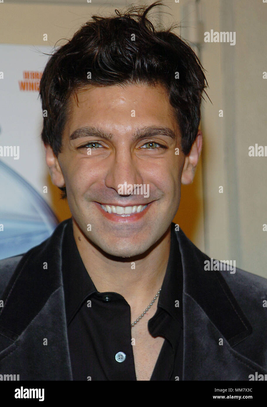 Thom Vescovi arrivando all'Elogio Premiere al Mann Festival Theatre di ...