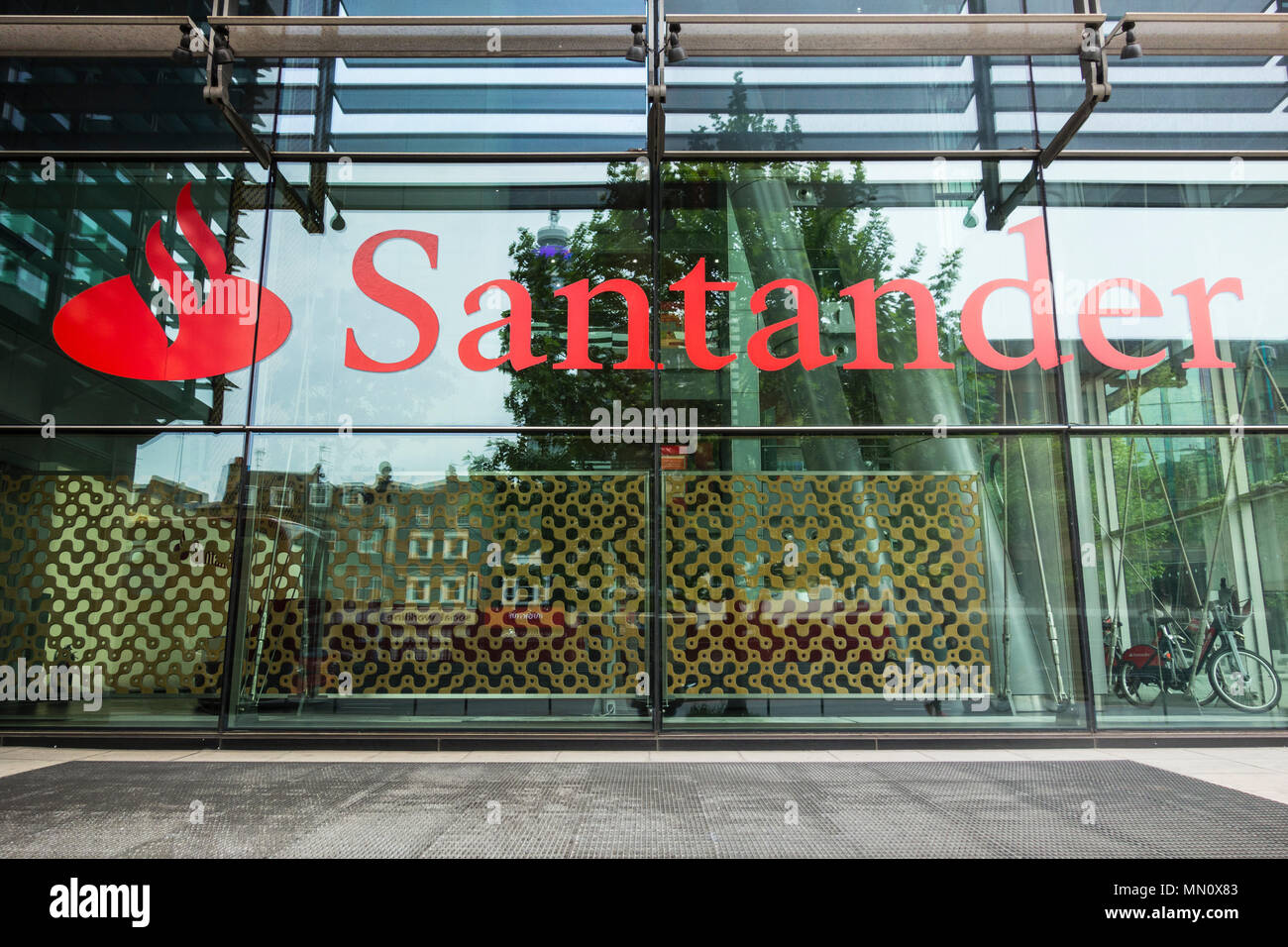 Santander bank offices london immagini e fotografie stock ad alta ...