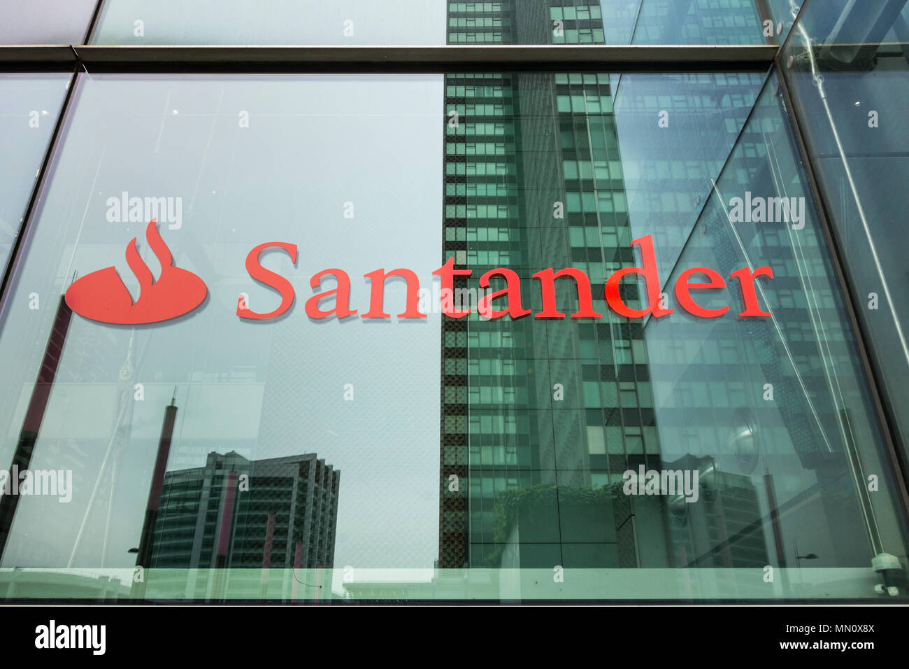 Santander bank offices london immagini e fotografie stock ad alta ...