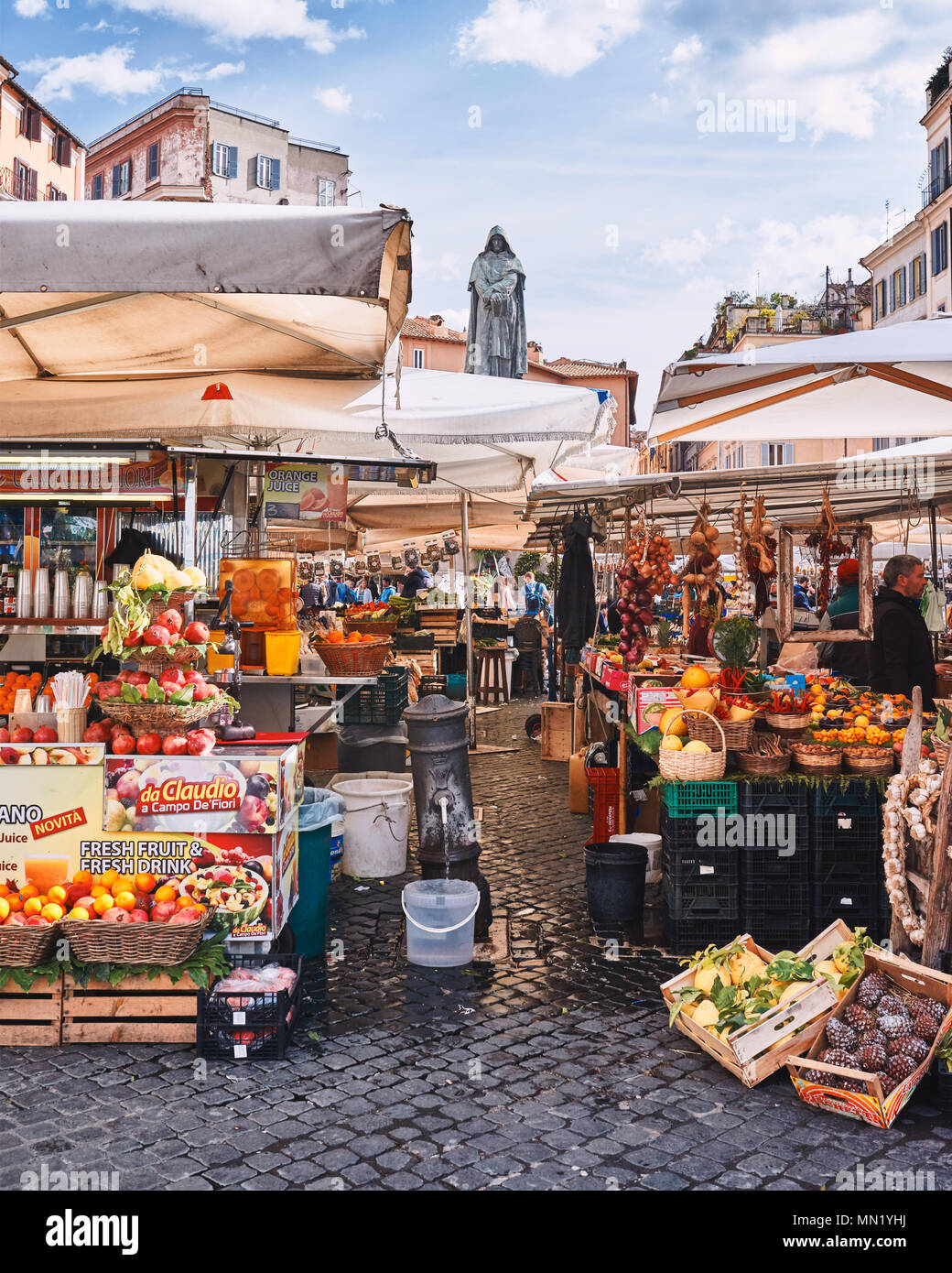 Italia, Roma, 8 marzo/ 2018 outdoor tradizionale mercato alimentare di ...